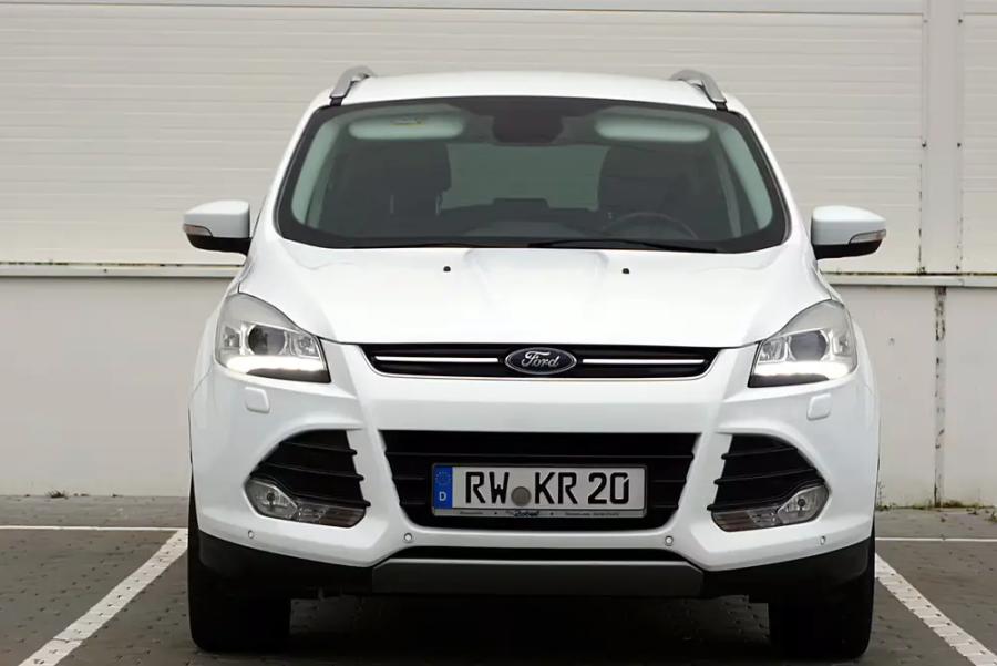 White Ford Kuga 2016 in Riga, with an engine capacity of 2.00 L and mileage of 158 thousand km for 7600 €, photo 4 on AUTOMOTO.COM.LV
