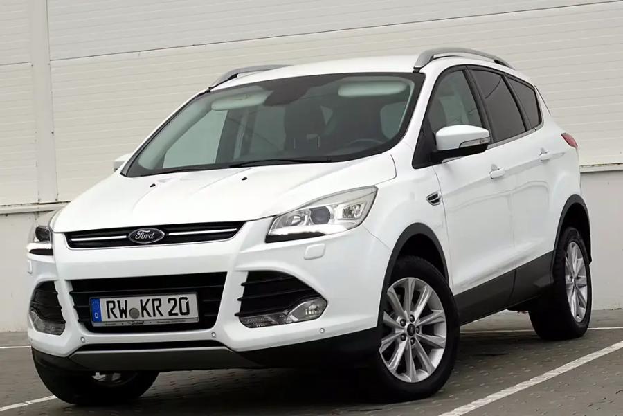 White Ford Kuga 2016 in Riga, with an engine capacity of 2.00 L and mileage of 158 thousand km for 7600 €, photo 5 on AUTOMOTO.COM.LV