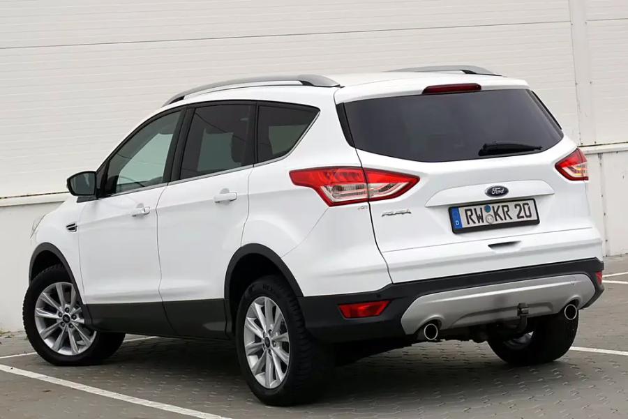 White Ford Kuga 2016 in Riga, with an engine capacity of 2.00 L and mileage of 158 thousand km for 7600 €, photo 9 on AUTOMOTO.COM.LV