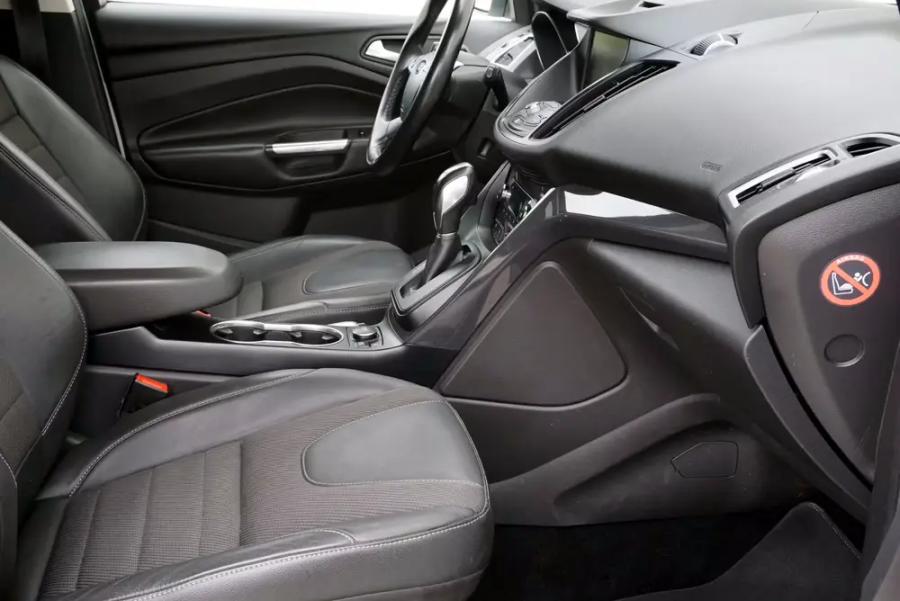 White Ford Kuga 2016 in Riga, with an engine capacity of 2.00 L and mileage of 158 thousand km for 7600 €, photo 16 on AUTOMOTO.COM.LV