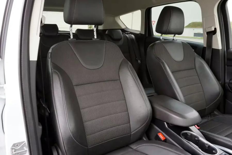 White Ford Kuga 2016 in Riga, with an engine capacity of 2.00 L and mileage of 158 thousand km for 7600 €, photo 17 on AUTOMOTO.COM.LV