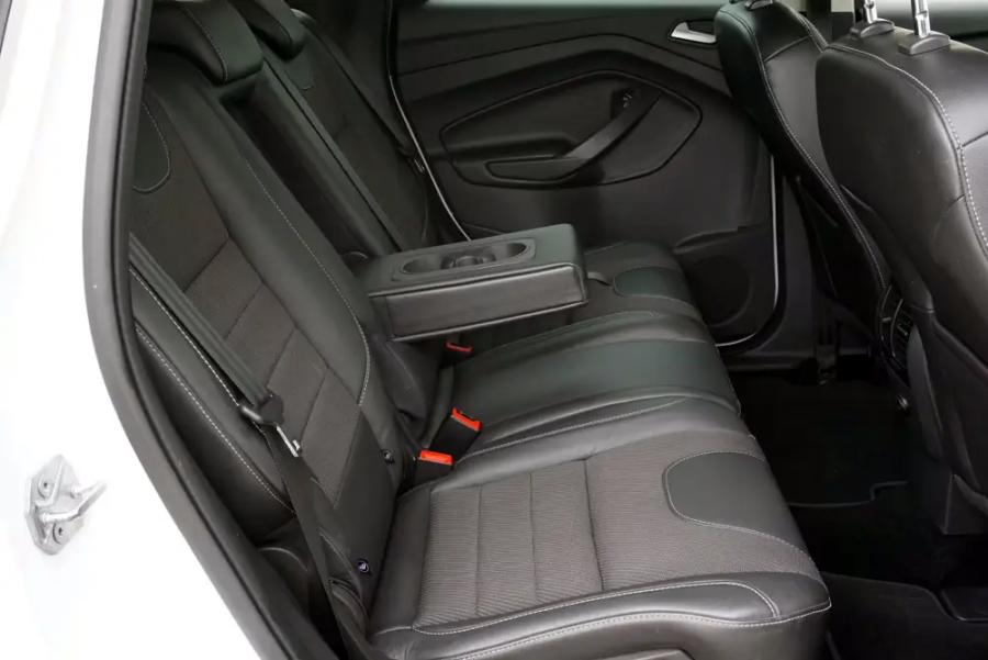 White Ford Kuga 2016 in Riga, with an engine capacity of 2.00 L and mileage of 158 thousand km for 7600 €, photo 20 on AUTOMOTO.COM.LV