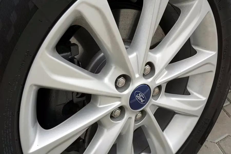 White Ford Kuga 2016 in Riga, with an engine capacity of 2.00 L and mileage of 158 thousand km for 7600 €, photo 35 on AUTOMOTO.COM.LV