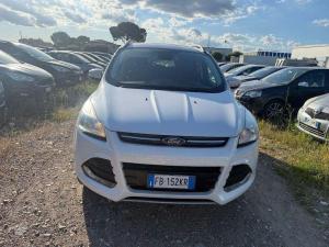 White Ford Kuga 2016 in Siauliai, with an engine capacity of 2.00 L and mileage of 270 thousand km for 6700 €, photo 3 on AUTOMOTO.COM.LV