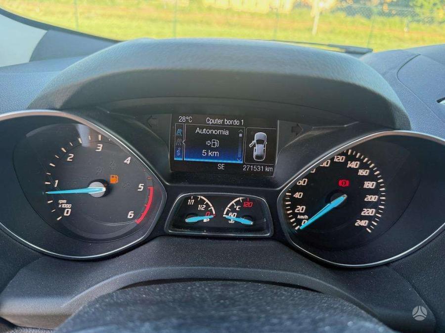 White Ford Kuga 2016 in Siauliai, with an engine capacity of 2.00 L and mileage of 270 thousand km for 6700 €, photo 22 on AUTOMOTO.COM.LV