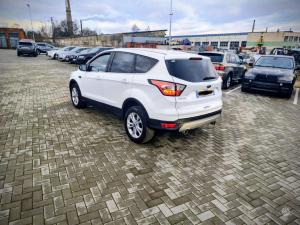 Balts Ford Kuga 2017 Tauragė, ar dzinēja tilpumu 1.50 L un nobraukumu 263 tūkst. km par 7900 €, foto 4 vietnē AUTOMOTO.COM.LV