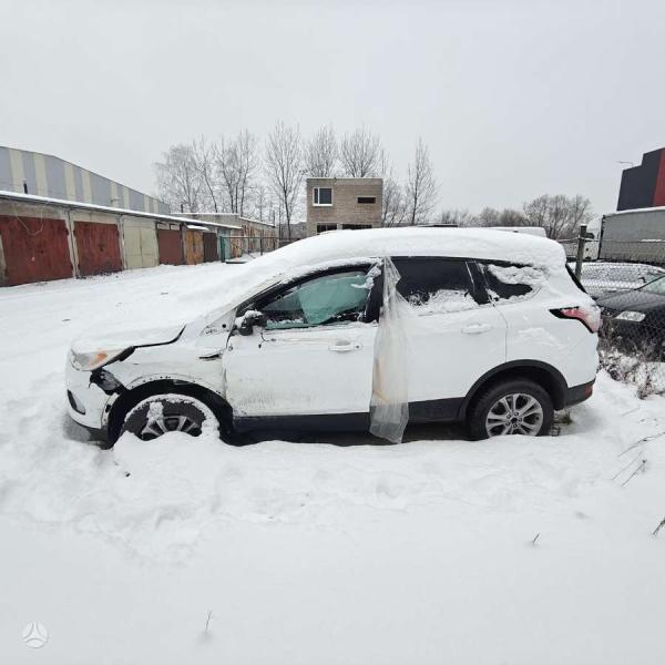 White Ford Kuga 2017 in Kaunas, with an engine capacity of 2.00 L and mileage of 179 thousand km for 3700 €, photo 2 on AUTOMOTO.COM.LV