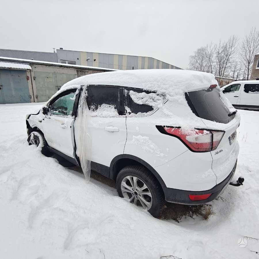 White Ford Kuga 2017 in Kaunas, with an engine capacity of 2.00 L and mileage of 179 thousand km for 3700 €, photo 3 on AUTOMOTO.COM.LV