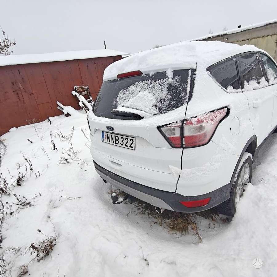 White Ford Kuga 2017 in Kaunas, with an engine capacity of 2.00 L and mileage of 179 thousand km for 3700 €, photo 4 on AUTOMOTO.COM.LV
