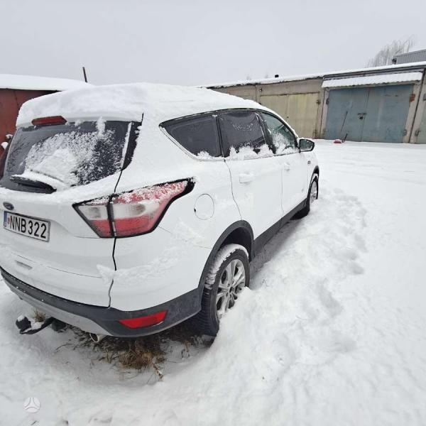 White Ford Kuga 2017 in Kaunas, with an engine capacity of 2.00 L and mileage of 179 thousand km for 3700 €, photo 5 on AUTOMOTO.COM.LV