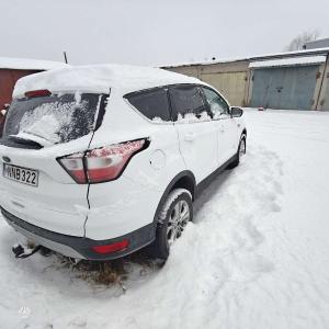 White Ford Kuga 2017 in Kaunas, with an engine capacity of 2.00 L and mileage of 179 thousand km for 3700 €, photo 5 on AUTOMOTO.COM.LV