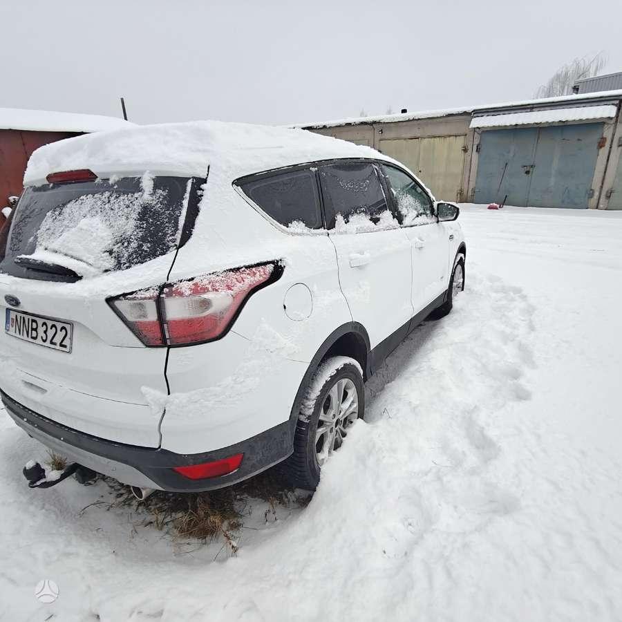 White Ford Kuga 2017 in Kaunas, with an engine capacity of 2.00 L and mileage of 179 thousand km for 3700 €, photo 5 on AUTOMOTO.COM.LV
