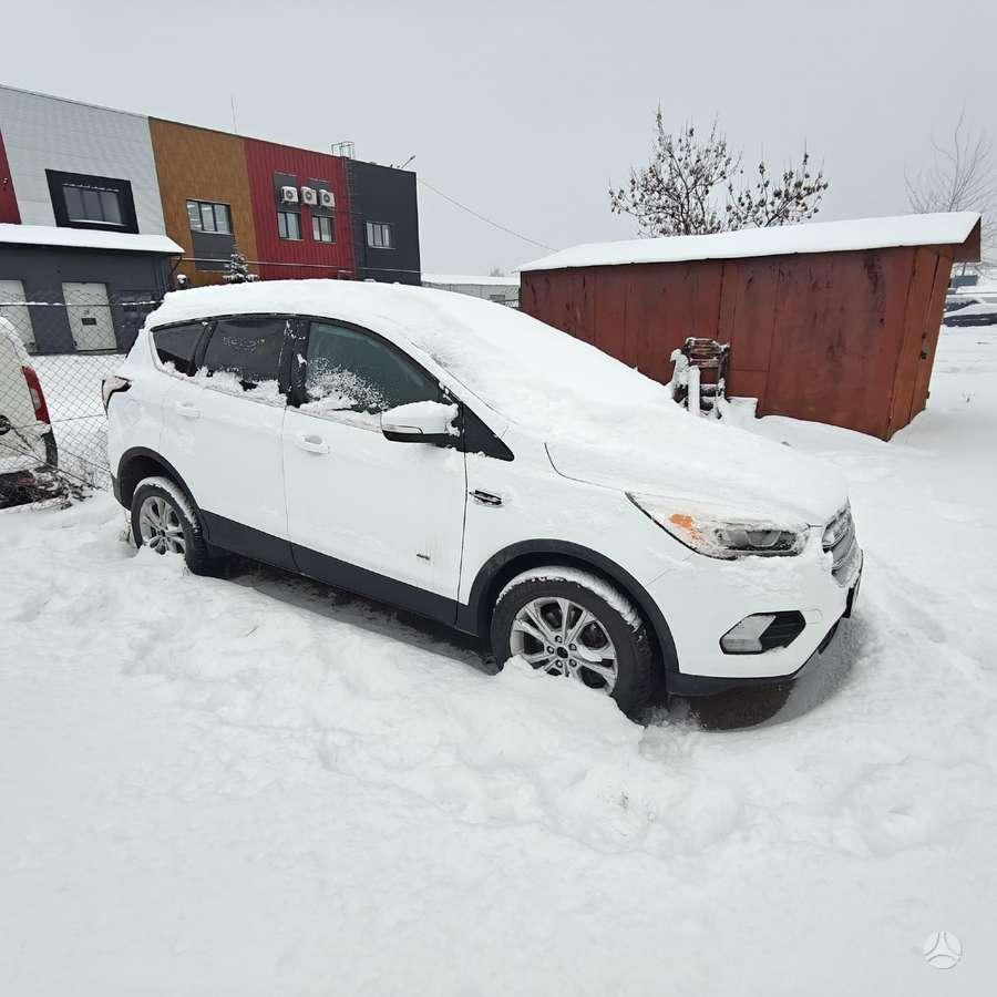 White Ford Kuga 2017 in Kaunas, with an engine capacity of 2.00 L and mileage of 179 thousand km for 3700 €, photo 6 on AUTOMOTO.COM.LV