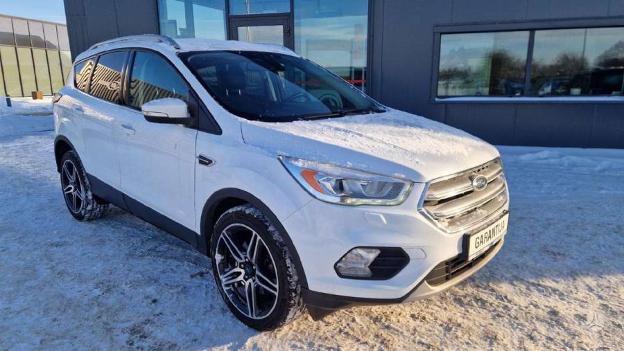 White Ford Kuga 2017 in Siauliai, with an engine capacity of 1.50 L and mileage of 230 thousand km for 10900 €, photo 1 on AUTOMOTO.COM.LV