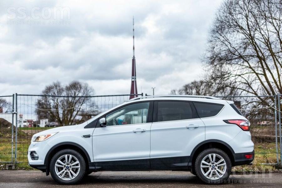 White Ford Kuga 2017 in Riga, with an engine capacity of 1.50 L and mileage of 165 thousand km for 11990 €, photo 4 on AUTOMOTO.COM.LV