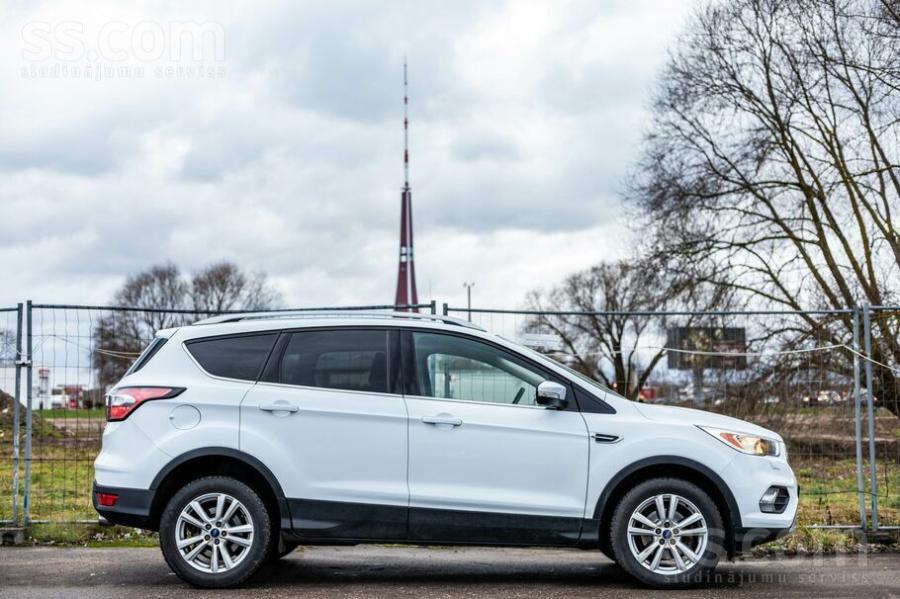 White Ford Kuga 2017 in Riga, with an engine capacity of 1.50 L and mileage of 165 thousand km for 11990 €, photo 5 on AUTOMOTO.COM.LV