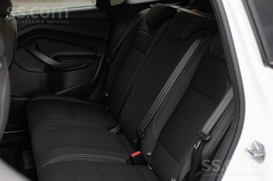 White Ford Kuga 2017 in Riga, with an engine capacity of 1.50 L and mileage of 165 thousand km for 11990 €, photo 10 on AUTOMOTO.COM.LV
