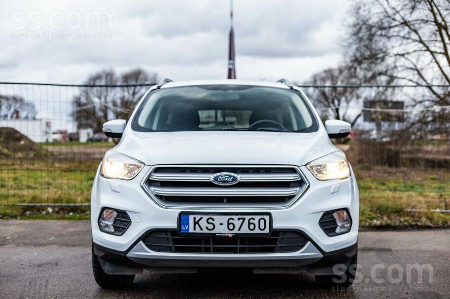 White Ford Kuga 2017 in Riga, with an engine capacity of 1.50 L and mileage of 165 thousand km for 11990 €, photo 4 on AUTOMOTO.COM.LV