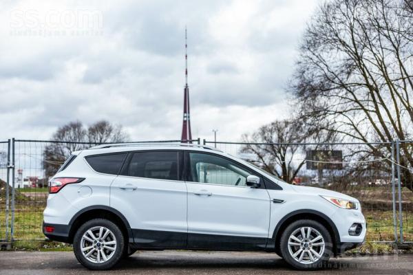 White Ford Kuga 2017 in Riga, with an engine capacity of 1.50 L and mileage of 165 thousand km for 11990 €, photo 5 on AUTOMOTO.COM.LV