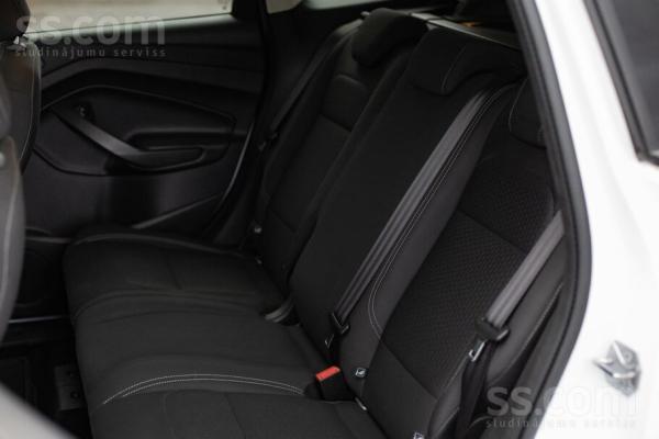 White Ford Kuga 2017 in Riga, with an engine capacity of 1.50 L and mileage of 165 thousand km for 11990 €, photo 10 on AUTOMOTO.COM.LV