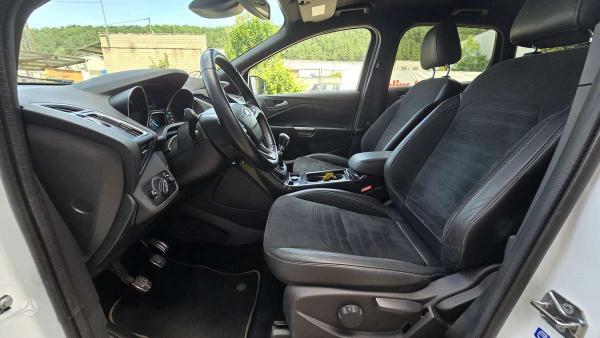 White Ford Kuga 2017 in Kaunas, with an engine capacity of 1.50 L and mileage of 213 thousand km for 9250 €, photo 10 on AUTOMOTO.COM.LV