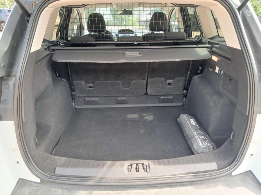 White Ford Kuga 2017 in Kelme, with an engine capacity of 1.50 L and mileage of 159 thousand km for 7200 €, photo 15 on AUTOMOTO.COM.LV