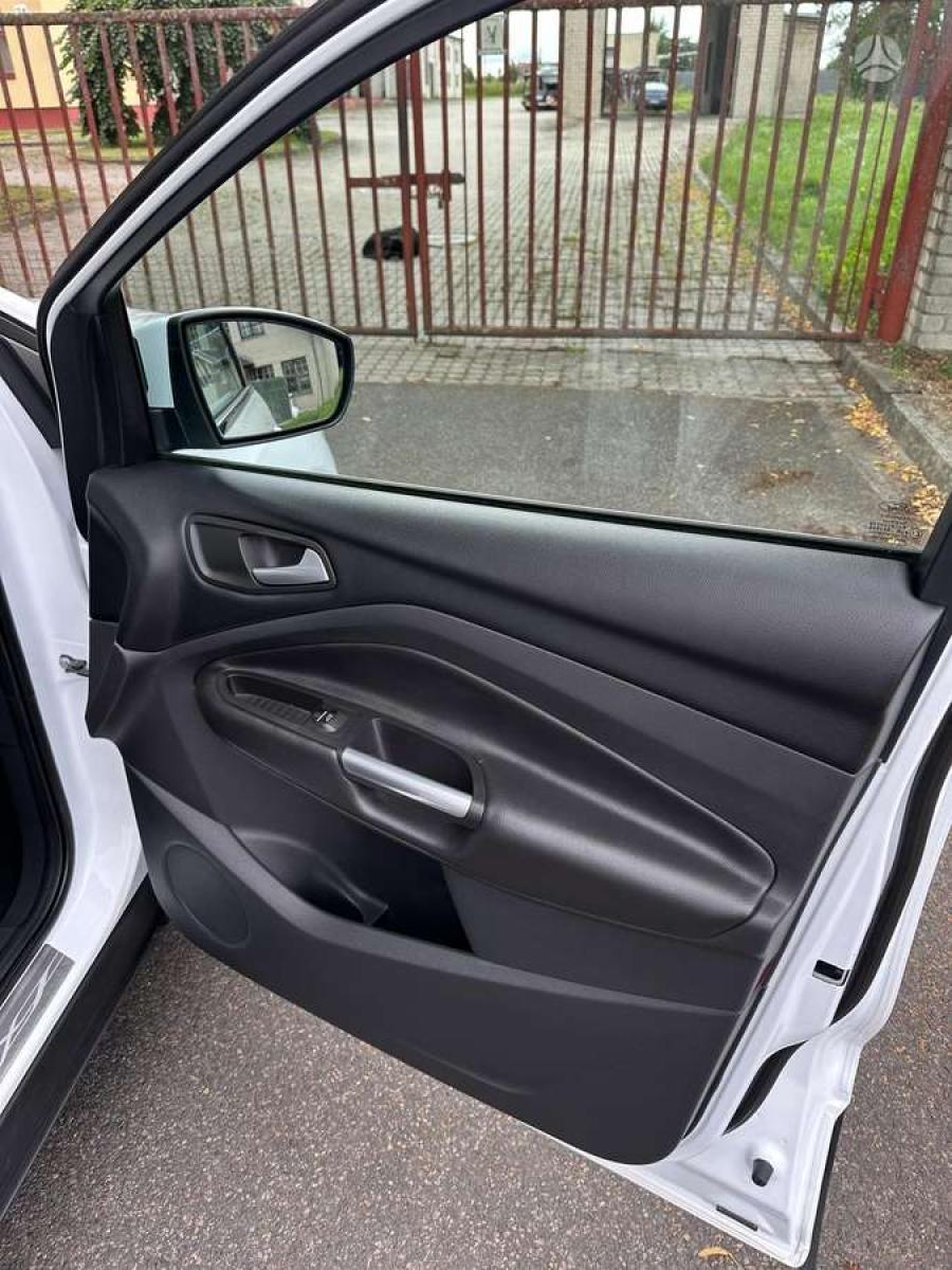 Balts Ford Kuga 2017 Tauragė, ar dzinēja tilpumu 1.50 L un nobraukumu 115 tūkst. km par 9500 €, foto 14 vietnē AUTOMOTO.COM.LV