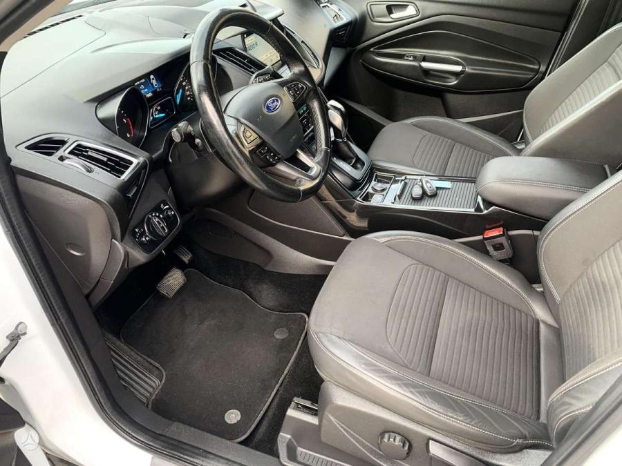 White Ford Kuga 2017 in Vilnius, with an engine capacity of 1.50 L and mileage of 192 thousand km for 8450 €, photo 10 on AUTOMOTO.COM.LV