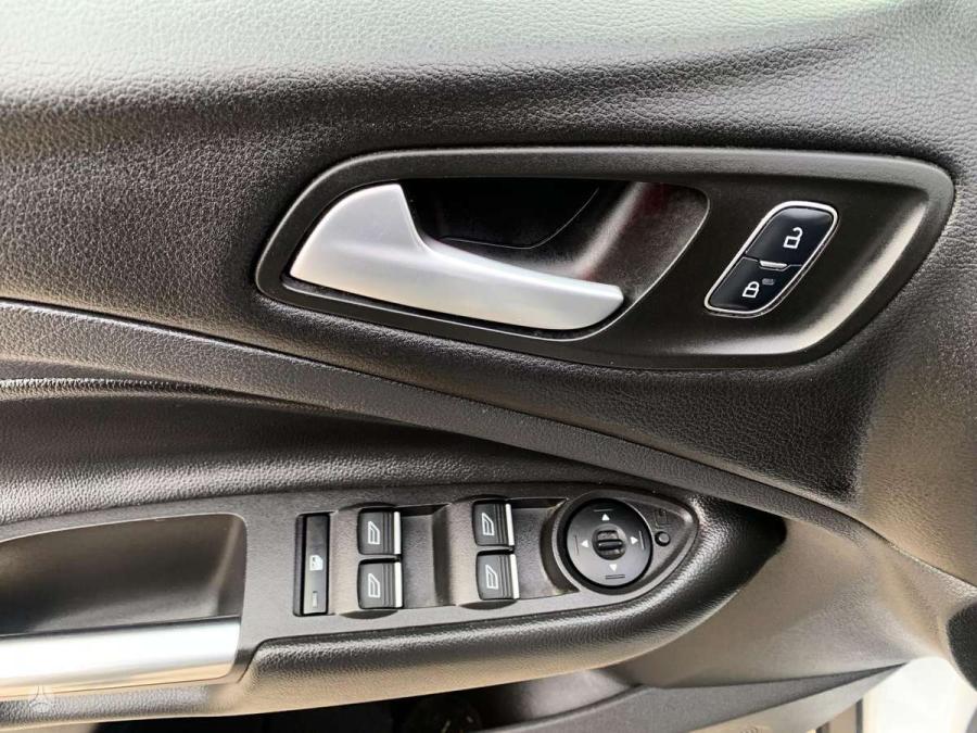 White Ford Kuga 2017 in Vilnius, with an engine capacity of 1.50 L and mileage of 192 thousand km for 8450 €, photo 22 on AUTOMOTO.COM.LV