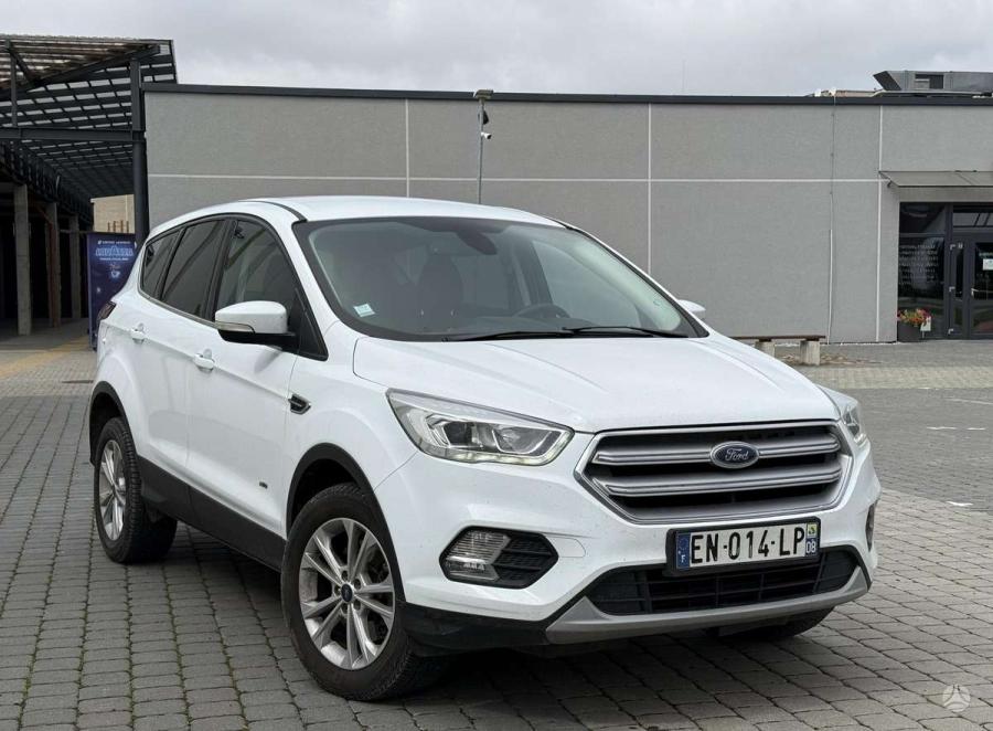 White Ford Kuga 2017 in Raseiniai, with an engine capacity of 2.00 L and mileage of 300 thousand km for 6499 €, photo 1 on AUTOMOTO.COM.LV