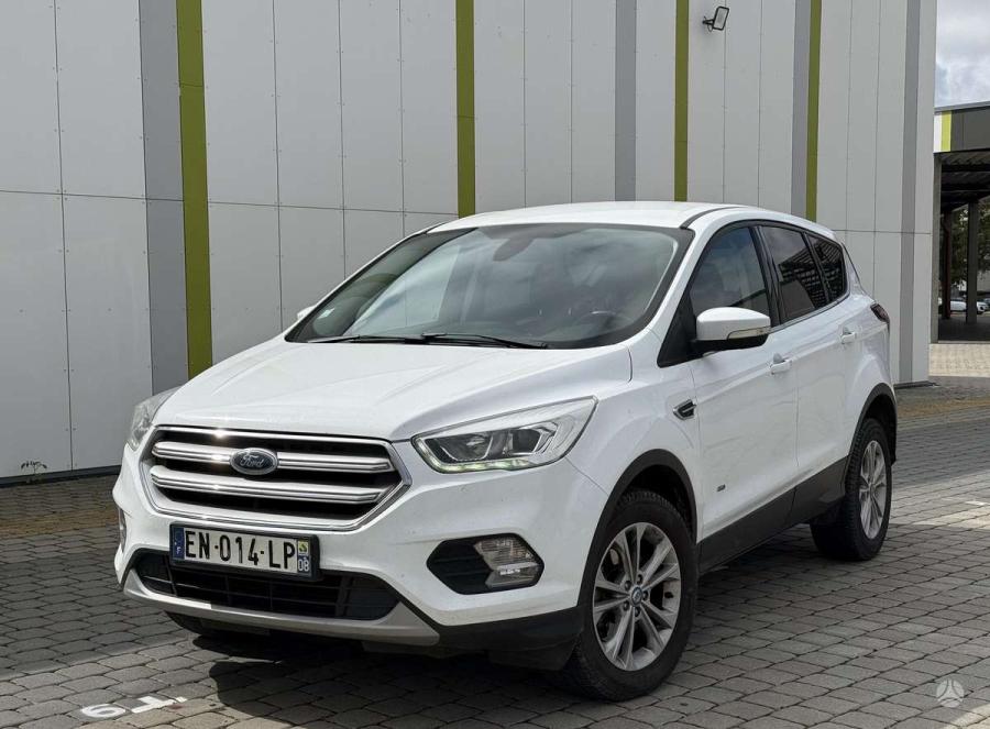 White Ford Kuga 2017 in Raseiniai, with an engine capacity of 2.00 L and mileage of 300 thousand km for 6499 €, photo 4 on AUTOMOTO.COM.LV