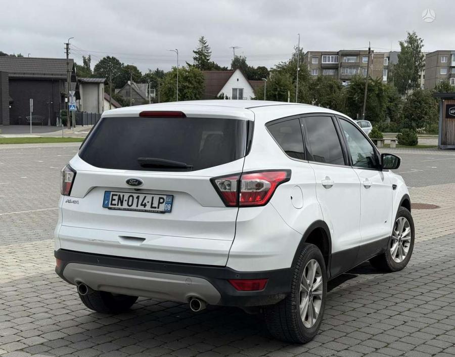 White Ford Kuga 2017 in Raseiniai, with an engine capacity of 2.00 L and mileage of 300 thousand km for 6499 €, photo 5 on AUTOMOTO.COM.LV
