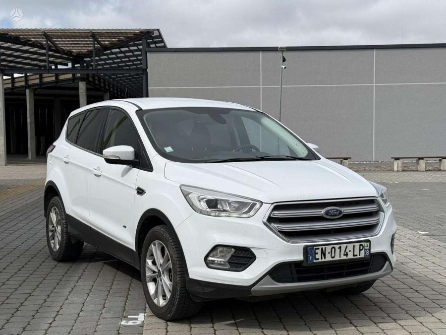 White Ford Kuga 2017 in Raseiniai, with an engine capacity of 2.00 L and mileage of 300 thousand km for 6499 €, photo 8 on AUTOMOTO.COM.LV