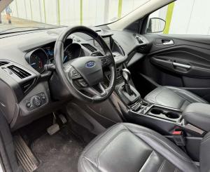 White Ford Kuga 2017 in Raseiniai, with an engine capacity of 2.00 L and mileage of 300 thousand km for 6499 €, photo 13 on AUTOMOTO.COM.LV
