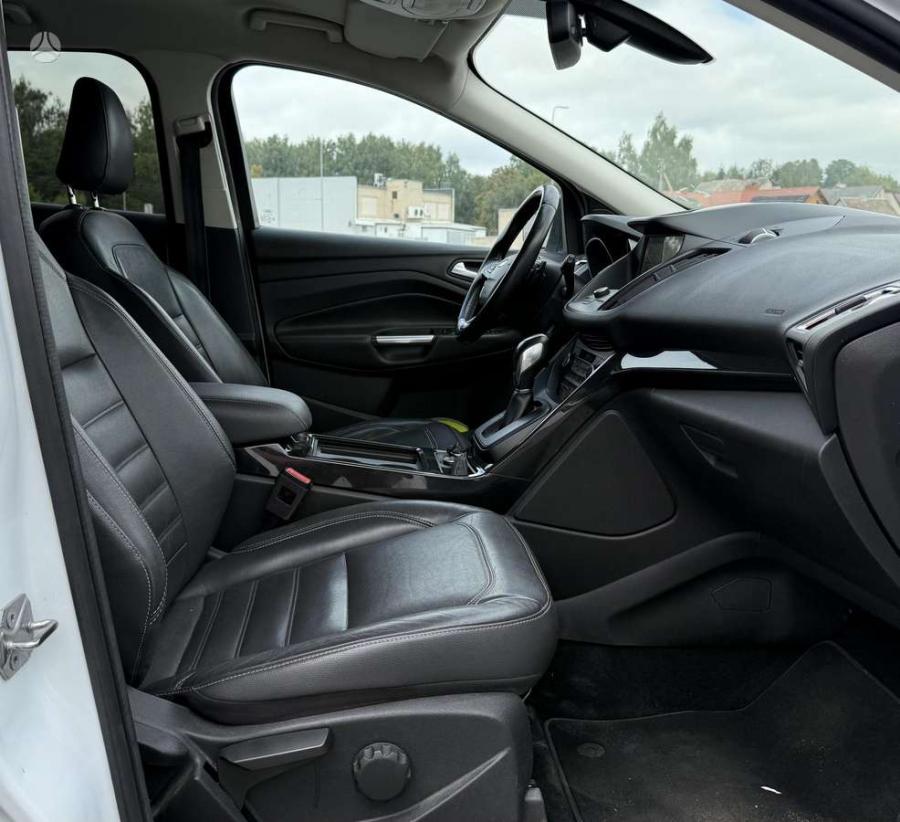 White Ford Kuga 2017 in Raseiniai, with an engine capacity of 2.00 L and mileage of 300 thousand km for 6499 €, photo 15 on AUTOMOTO.COM.LV