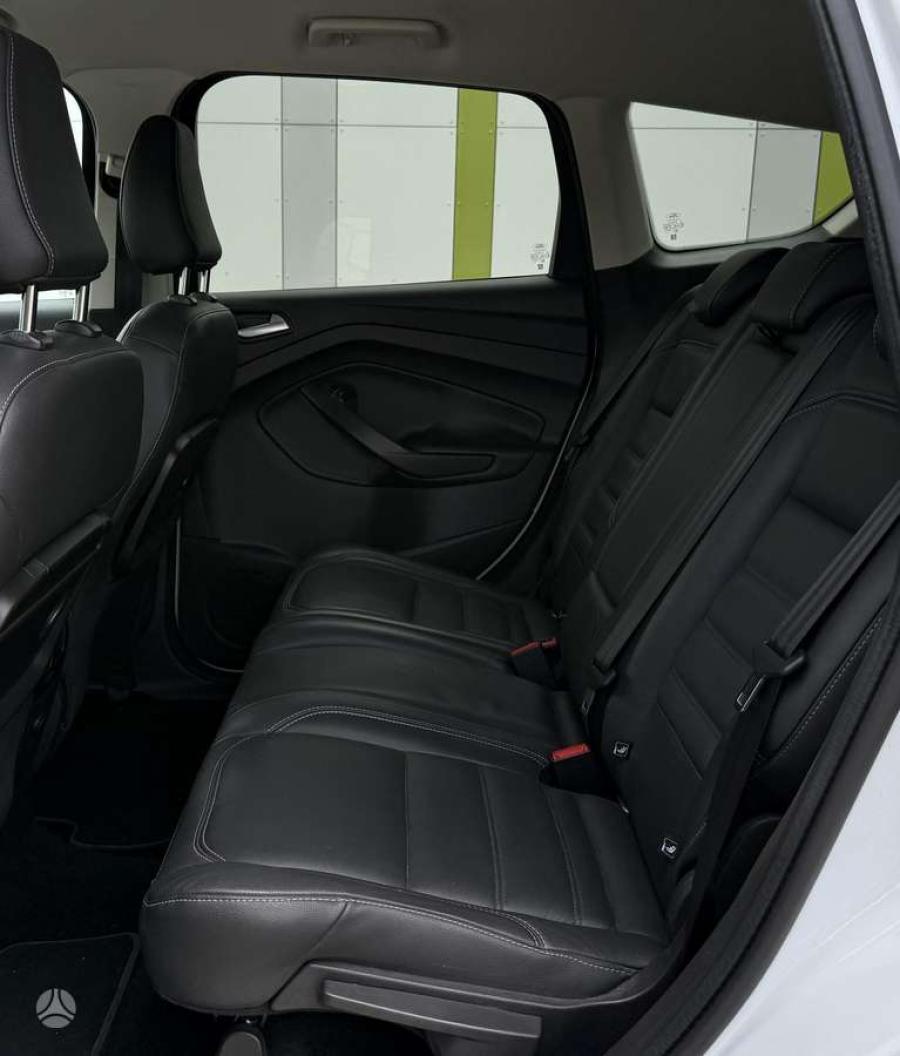 White Ford Kuga 2017 in Raseiniai, with an engine capacity of 2.00 L and mileage of 300 thousand km for 6499 €, photo 18 on AUTOMOTO.COM.LV