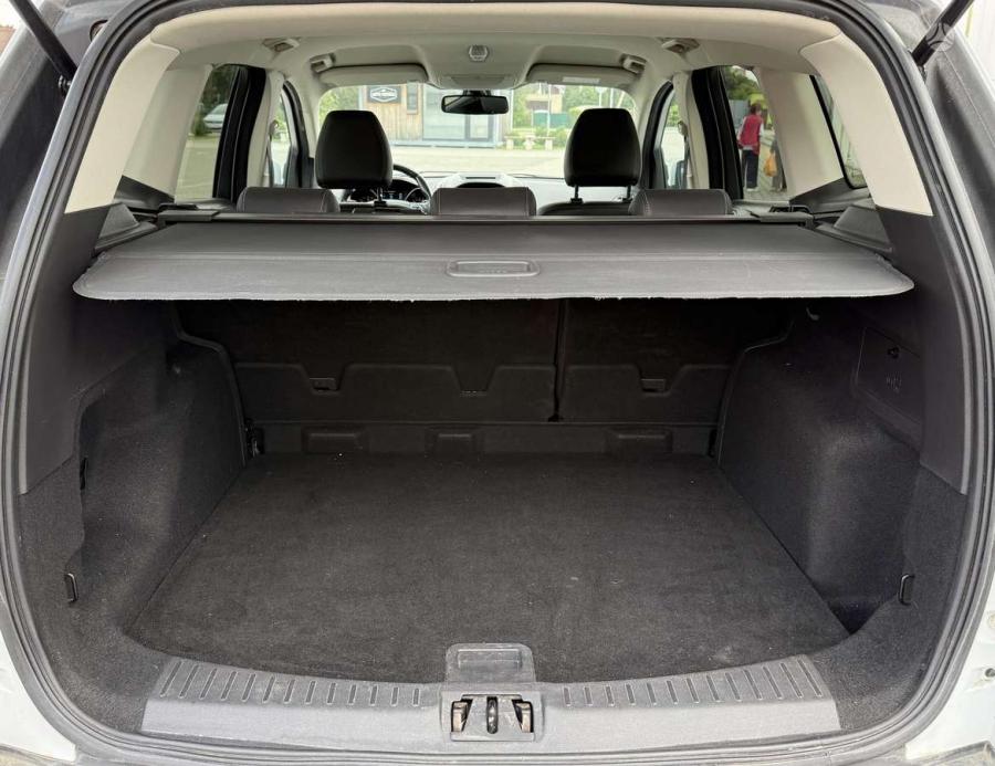 White Ford Kuga 2017 in Raseiniai, with an engine capacity of 2.00 L and mileage of 300 thousand km for 6499 €, photo 21 on AUTOMOTO.COM.LV