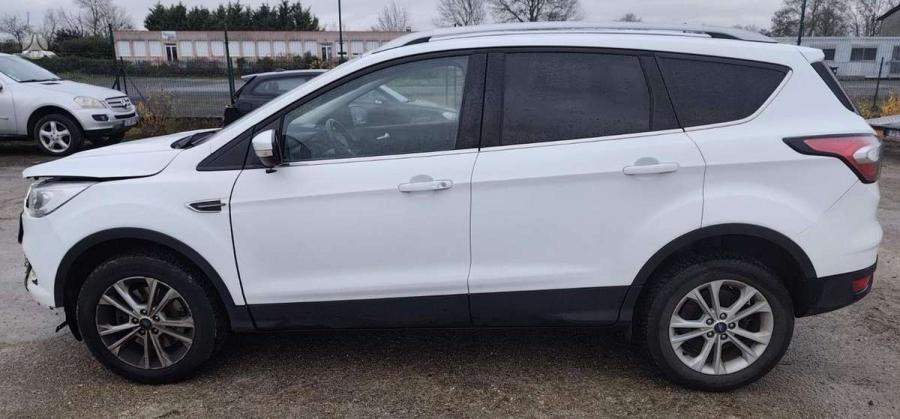 Balts Ford Kuga 2018 Panevēža, ar dzinēja tilpumu 2.00 L un nobraukumu 140 tūkst. km par 6950 €, foto 4 vietnē AUTOMOTO.COM.LV