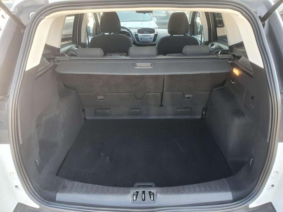 White Ford Kuga 2018 in Taurage, with an engine capacity of 1.50 L and mileage of 174 thousand km for 6950 €, photo 17 on AUTOMOTO.COM.LV