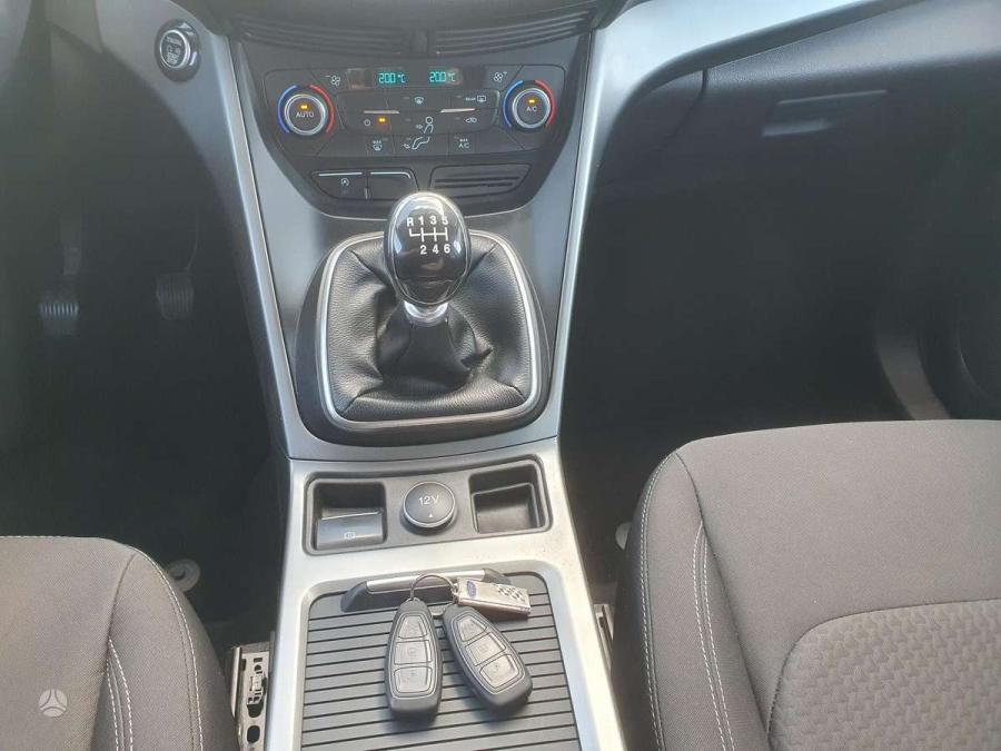 White Ford Kuga 2018 in Taurage, with an engine capacity of 1.50 L and mileage of 174 thousand km for 6950 €, photo 24 on AUTOMOTO.COM.LV