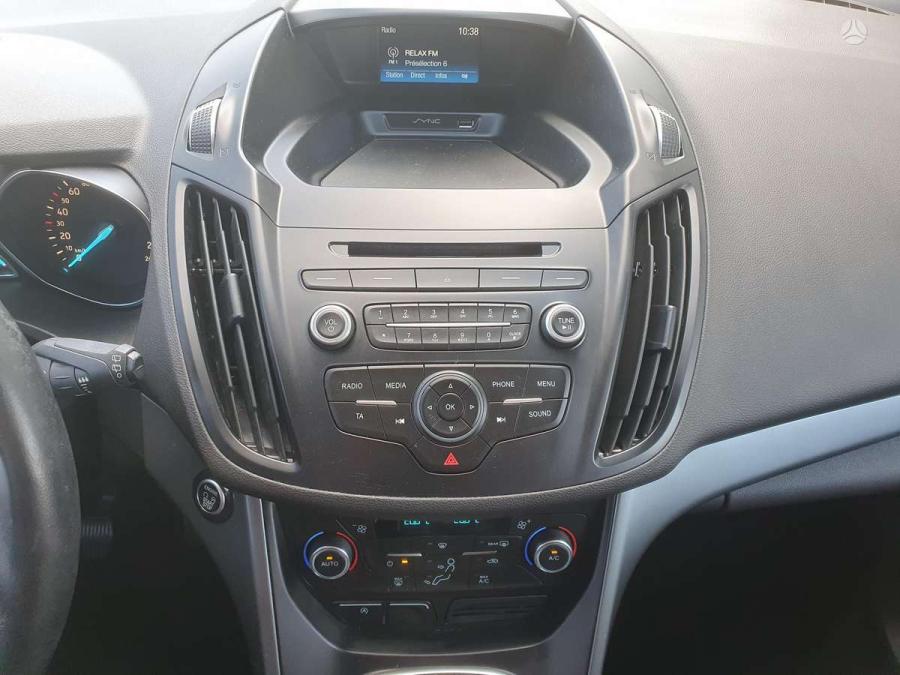 White Ford Kuga 2018 in Taurage, with an engine capacity of 1.50 L and mileage of 174 thousand km for 6950 €, photo 26 on AUTOMOTO.COM.LV