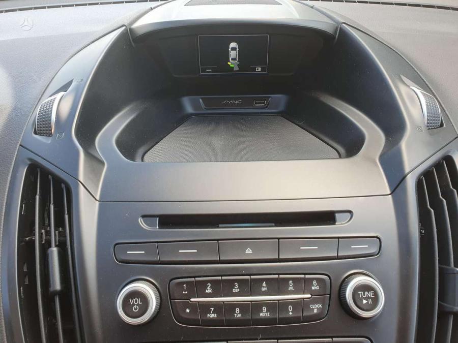 White Ford Kuga 2018 in Taurage, with an engine capacity of 1.50 L and mileage of 174 thousand km for 6950 €, photo 27 on AUTOMOTO.COM.LV