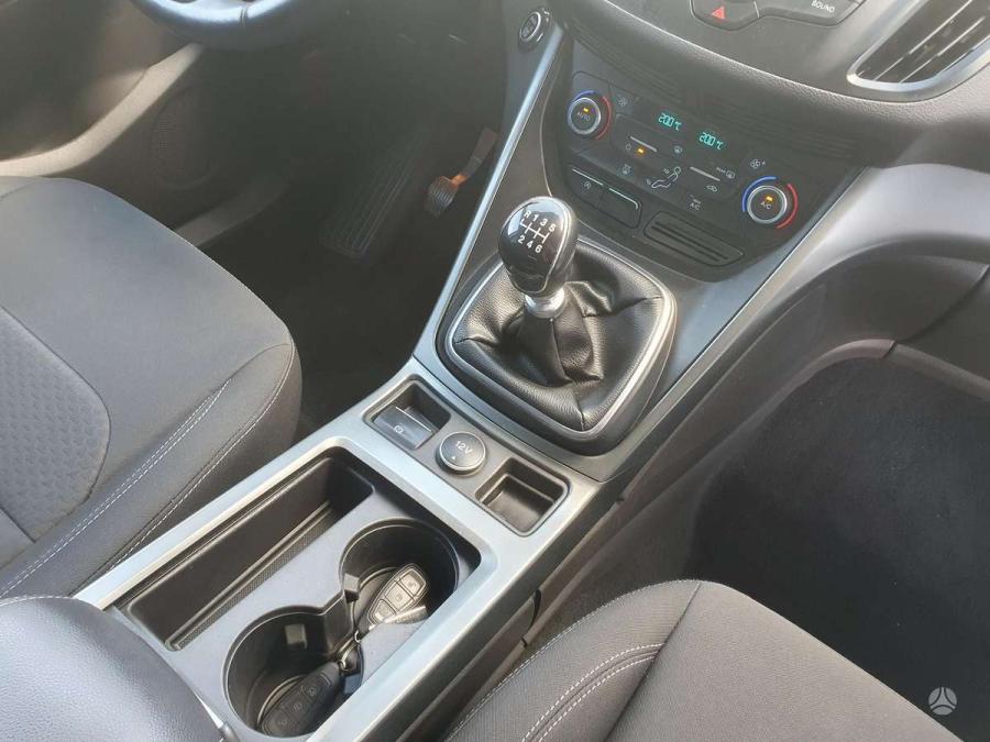 White Ford Kuga 2018 in Taurage, with an engine capacity of 1.50 L and mileage of 174 thousand km for 6950 €, photo 29 on AUTOMOTO.COM.LV