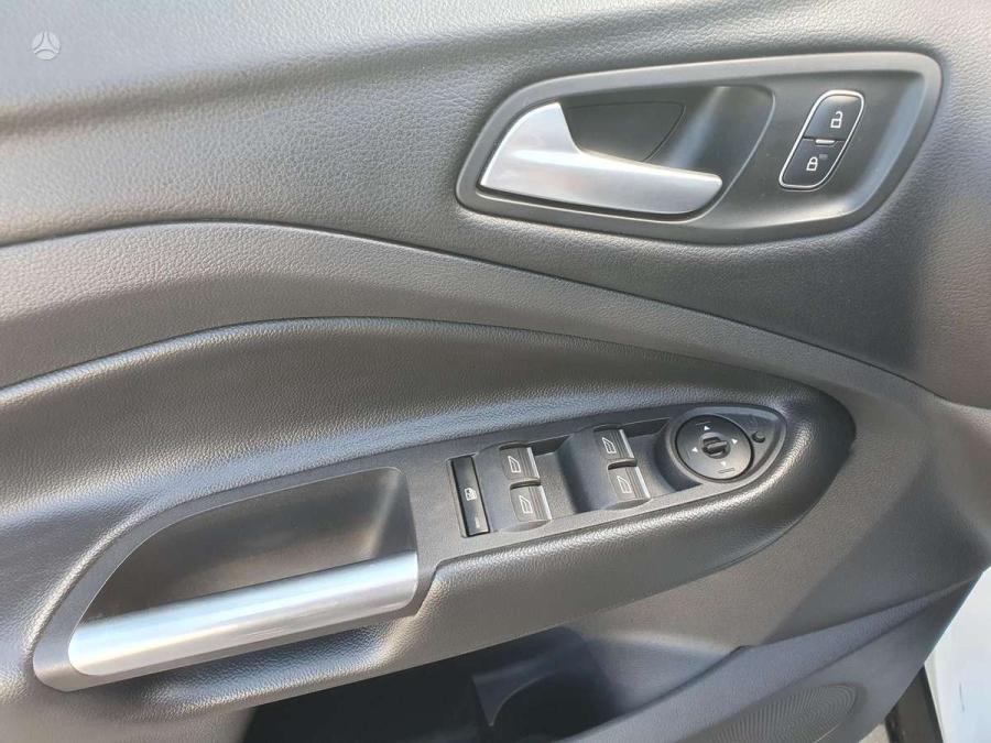 White Ford Kuga 2018 in Taurage, with an engine capacity of 1.50 L and mileage of 174 thousand km for 6950 €, photo 30 on AUTOMOTO.COM.LV