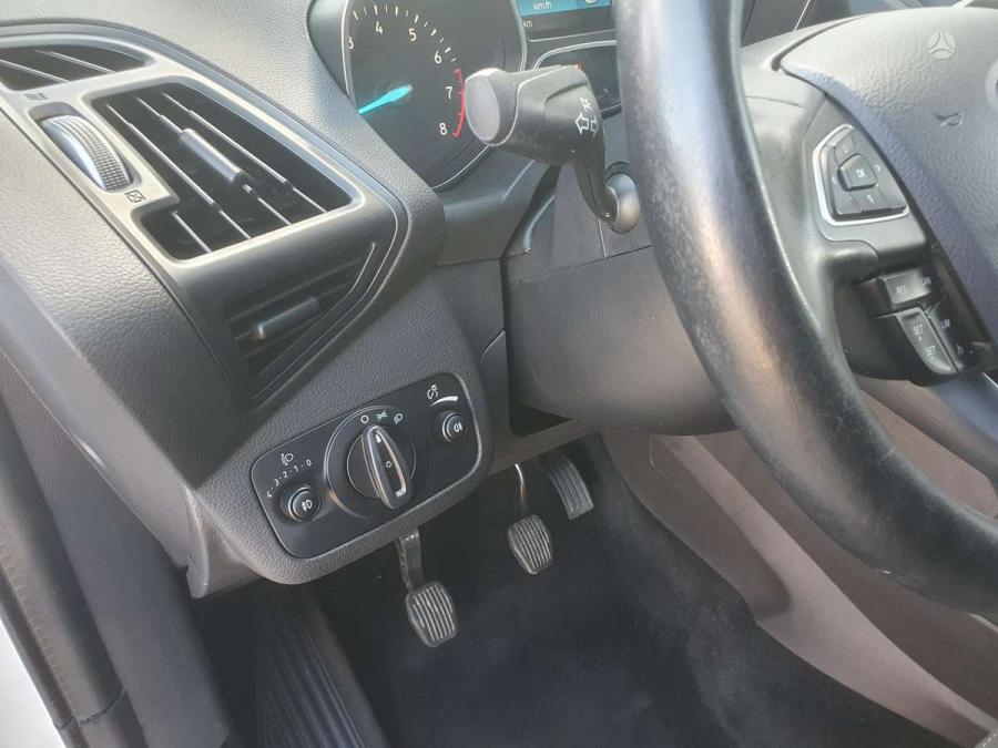 White Ford Kuga 2018 in Taurage, with an engine capacity of 1.50 L and mileage of 174 thousand km for 6950 €, photo 31 on AUTOMOTO.COM.LV