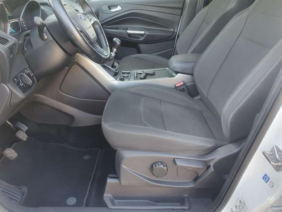 White Ford Kuga 2018 in Taurage, with an engine capacity of 1.50 L and mileage of 174 thousand km for 6950 €, photo 32 on AUTOMOTO.COM.LV
