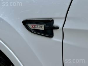 White Ford Kuga 2018 in Cesis, with an engine capacity of 2.00 L and mileage of 259 thousand km for 11500 €, photo 8 on AUTOMOTO.COM.LV