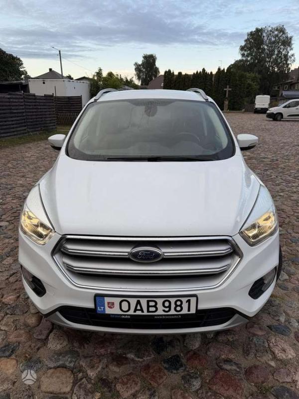 Ford Kuga 2018 Kauņa vietnē Balts Ford Kuga 2018 Kauņa, ar dzinēja tilpumu 2.00 L un nobraukumu 198 tūkst. km par 10499 €, foto 1 vietnē AUTOMOTO.COM.LV
