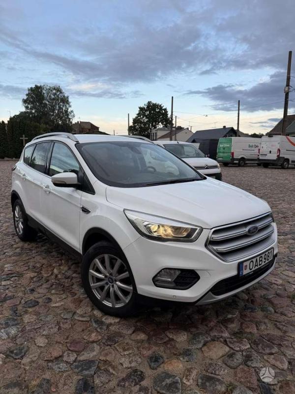 Ford Kuga 2018 Kauņa vietnē Balts Ford Kuga 2018 Kauņa, ar dzinēja tilpumu 2.00 L un nobraukumu 198 tūkst. km par 10499 €, foto 5 vietnē AUTOMOTO.COM.LV