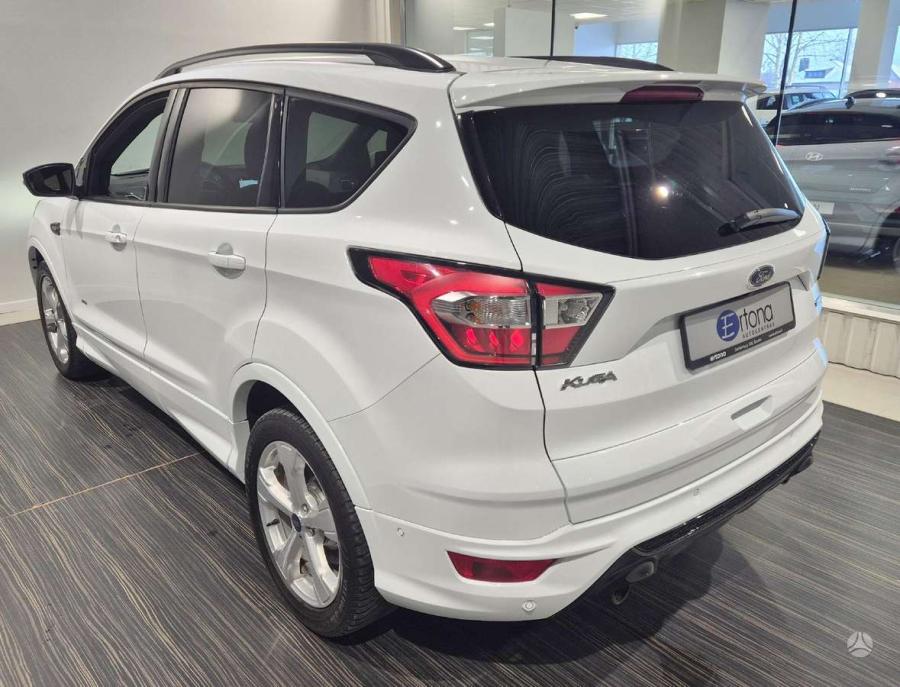 White Ford Kuga 2019 in Siauliai, with an engine capacity of 1.50 L and mileage of 107 thousand km for 13600 €, photo 3 on AUTOMOTO.COM.LV